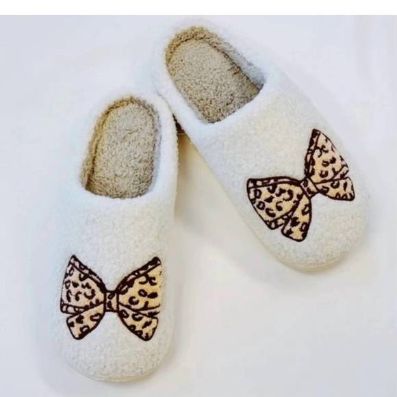 GABBY | Shoes | New Gabby Womens Cozy Cheetah Bow Slippers In Off White ...